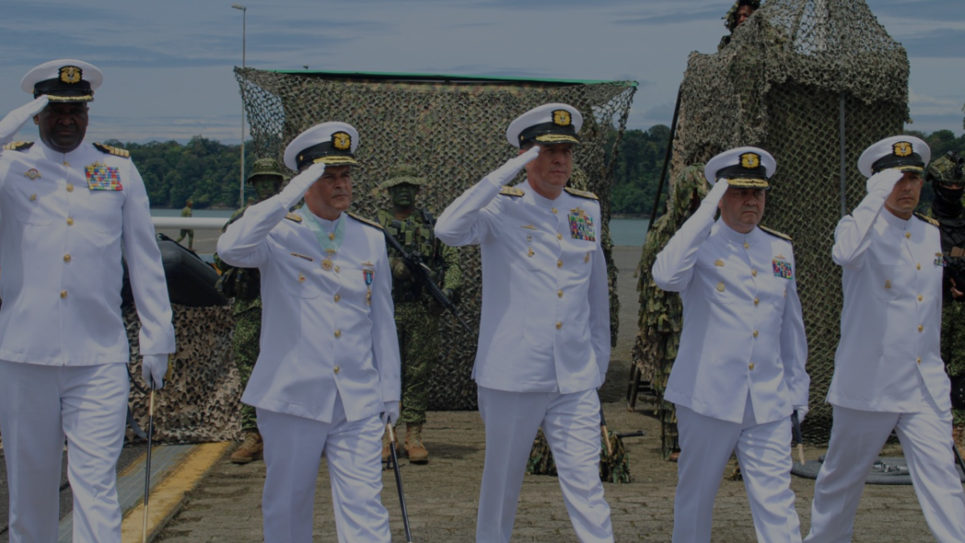Armada Nacional - Offcial Equipment